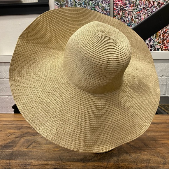 Accessories | Nwt Beach Day Big Floppy Straw Sun Hat Beige | Poshmark